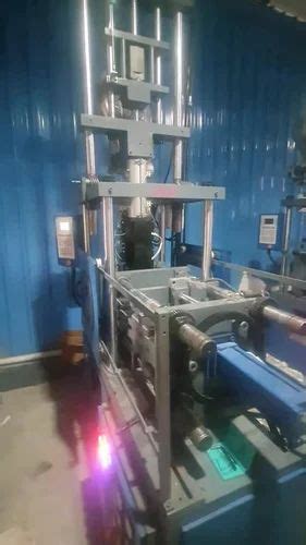 Mild Steel Toggle Type Vertical Injection Moulding Machine At 780000