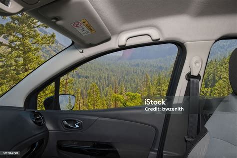 미국 요세미티 공원에서 계곡을 조망할 수 있는 자동차 창 0명에 대한 스톡 사진 및 기타 이미지 0명 경관 계곡 Istock