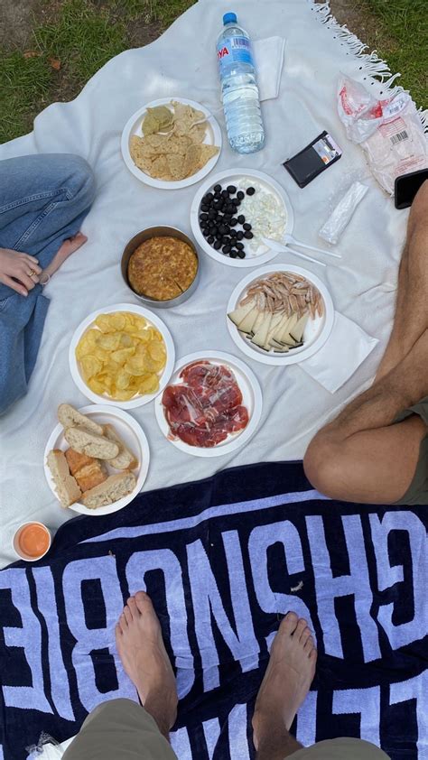 Manu Ríoss Feet