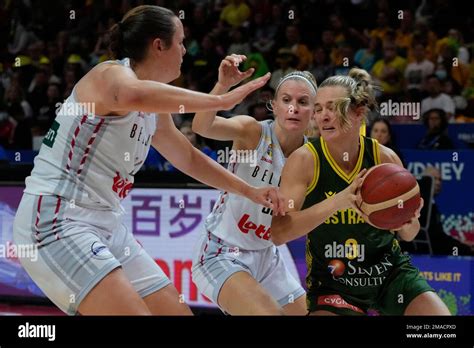 Australias Kristy Wallace Right Runs Into Belgium Defenders During
