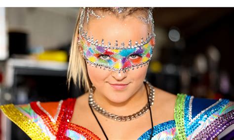 Jojo Siwa Halts Performance After Being Booed At Nyc Pride