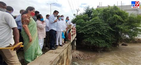 వరంగల్‌లో వరద బాధితులను పరామర్శించిన కేటీఆర్‌ Minister S K T Rama Rao