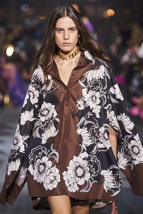 Valentino Primavera Verano 2022 Estampados Monocromos Moda EL MUNDO