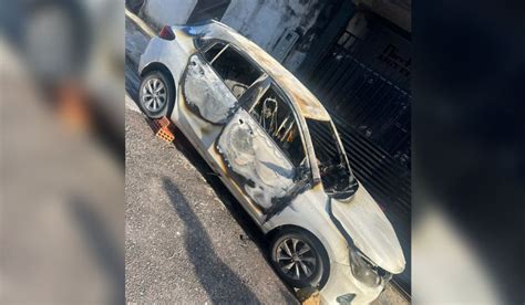 VÍDEOS criminosos ateiam fogo em carro de motorista de APP em Manaus