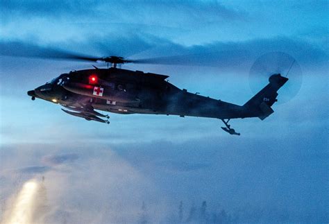 Army Arctic Angels Uh 60 Rehearse Medevac Operations In Alaska
