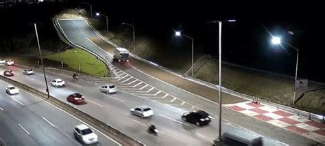 Vídeo Mostra Momento Em Que Caminhão Usa A área De Escape Do Anel