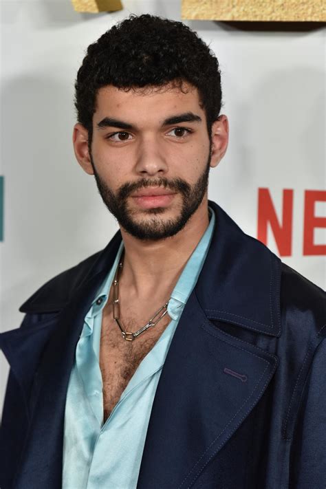 Photo Sami Outalbali Lors De La Première De La Saison 2 De La Série