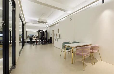 블랙and화이트 깔끔한 55평 필라테스and피티샵 인테리어 성남 수정구 신흥동