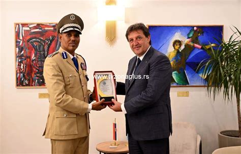 MINISTAR GAŠIĆ SA DIREKTOROM POLICIJE SR SOMALIJE O SARADNJI FOTO