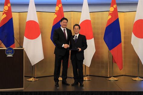 Ерөнхийлөгч Япон улсын 13 иргэнийг төрийн одон медалиар шагналаа