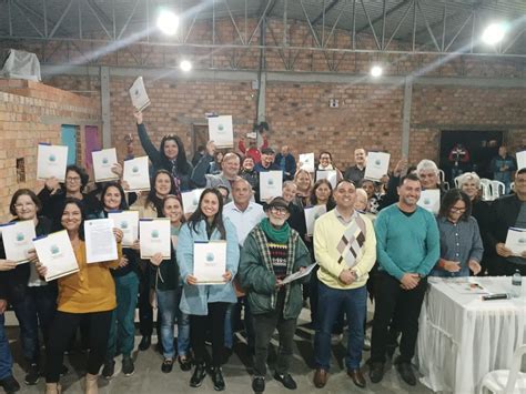 Prefeitura E Adehasc Entregam 94 Escrituras Do Programa Minha Escritura