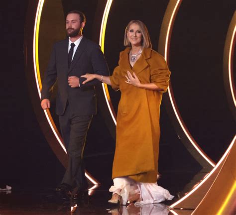 Celine Dion a dezv luit motivul pentru care a purtat un palton lung pe scena de la Grammy în