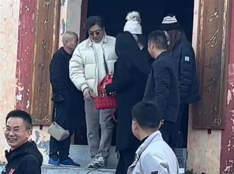 李湘王岳伦离婚后首合体！俩人全程无交流，王诗龄成夹心饼干