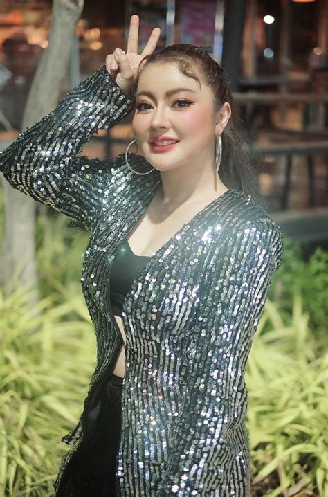 เอิร์น เดอะสตาร์ ลั่นถ้าเจอที่ไหน ช่วยกอดผู้หญิงคนนี้แน่น ๆ ที หลังบอกสถานะสามี