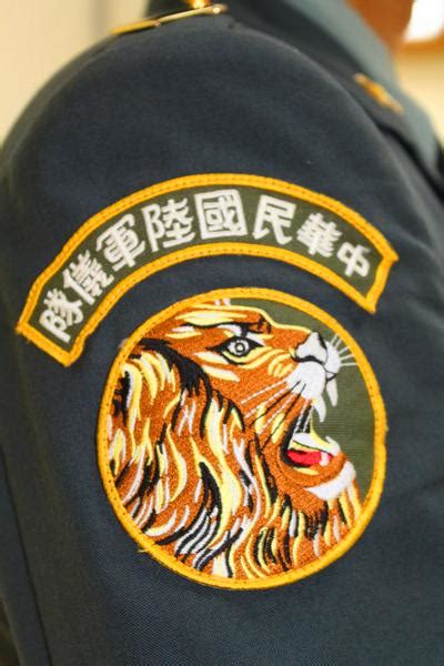 不吹不黑，台湾旅游看到的陆军仪队vs解放军仪仗队，谁更有精气神