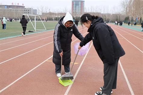 学雷锋月我为同学办实事学前教育与社会服务系校园清扫活动 德州职业技术学院学前教育与社会服务系