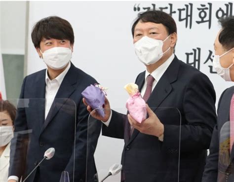 윤석열이 비단주머니 벌써 두개나 받았군요 Mlbpark