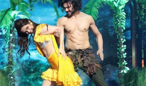 Bigg Boss 13 Madhurima Tuli Vishal Aditya Singh Finally Break Their