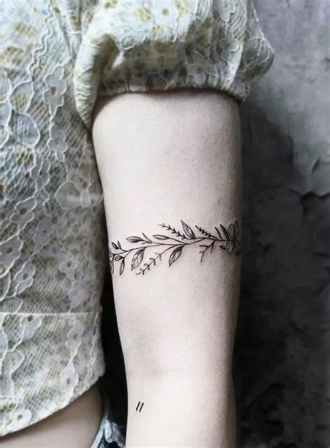 30 Fascinating Armband Tattoo Designs For Women You Will Surely Fall
