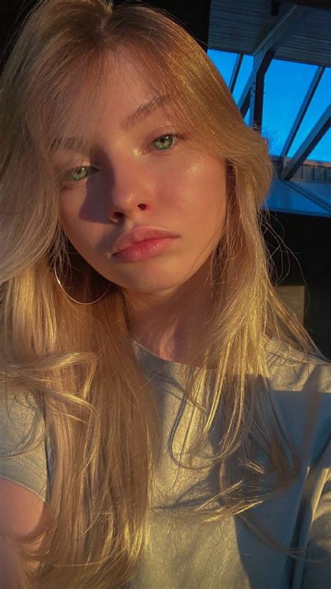 Blonde Girl Green Eyes Blonde Hair Pretty Blonde Girls Blonde Green