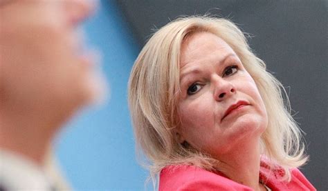 Vor Katar Reise Innenministerin Faeser Kritisiert Wm Vergabe Scharf Mopo