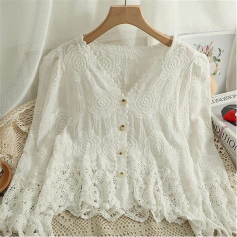 제이리본 레트로 플라워 자수 뜨개 레이스 얇은 봄 가을 복고풍 루즈핏 로우 브이넥 싱글버튼 긴팔 크롭 면 린넨 코튼 러블리 큐트