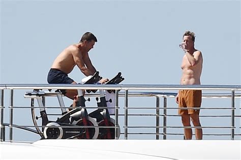 Tom Brady Work Outs Shirtless During Trip With Gisele Bündchen