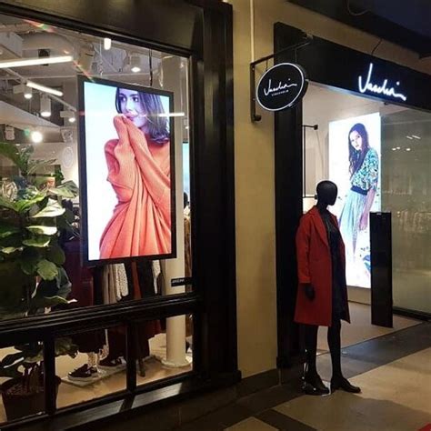 HI ND Display Enclosure Window For One Display In Portrait Format Black Black