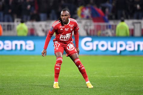 LdC Stade Brestois Abdallah Sima nommé pour le titre de joueur de la semaine Foot Sur 7