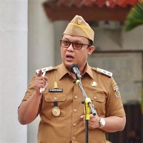 Profil Bupati Lampung Tengah Ardito Wijaya Yang Terjaring Ott Kpk