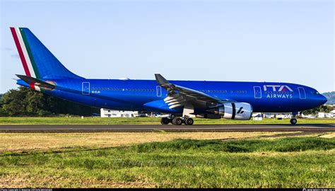 Ei Ejh Ita Airways Airbus A Photo By Maxime Certain Messager Id Planespotters Net