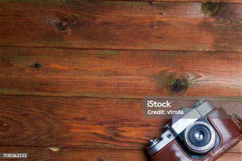 빈티지 나무 보드에 오래 된 레트로 카메라 추상적인 배경 텍스트를 위한 공간 복사 0명에 대한 스톡 사진 및 기타 이미지 0명 골동품 사진 예술 및 공예제품 Istock
