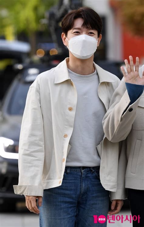 Ten 포토 포레스텔라 배두훈 애교 눈웃음 발사 텐아시아