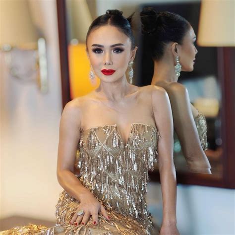 10 Artis Yang Sering Dijuluki Hot Mama Ada Wulan Guritno