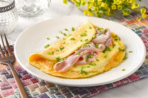 Tortilla Francesa Rellena De Jamón Y Queso El Clásico De Las Cenas Rápidas