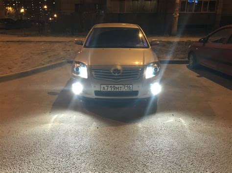 Замена ламп противотуманных фар — Toyota Avensis II, 2 л, 2008 года ...