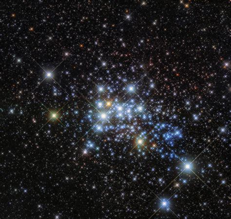 浏览图片：都是大个子：15000光年外的超星团westerlund 1星团恒星世界天文图吧天狼星天文网 Dogstarnet