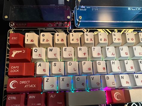 Cyber68 68配列pad 轴体：樱桃红 卫星轴：樱桃原厂 键帽：锦木千束 模块化设计，蜂鸣器电磁阀rgb 分裂空格7字回车分裂