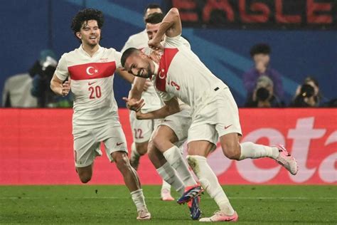 Turquía con sufrimiento vence a Austria y se clasifica a los cuartos de final de la Eurocopa