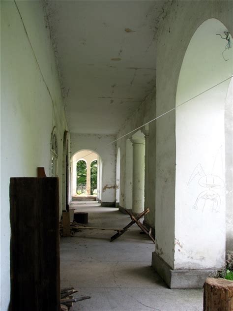 Wzdów pałac