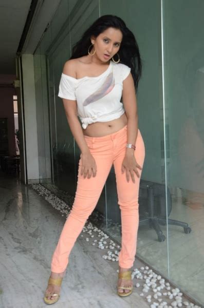 Ishika Singh Hot Photos