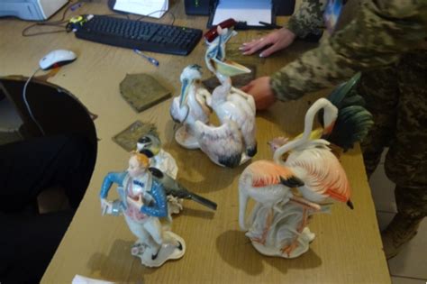 Украинец незаконно пытался вывезти из Германии старинные иконы и статуэтки