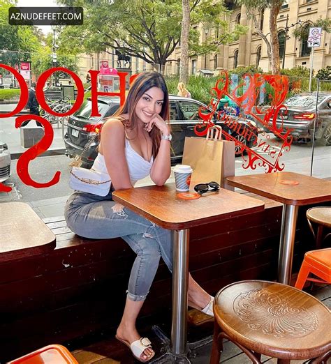 Yesha Sagar Feet Aznudefeet