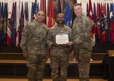 Mscoe Leaders Award Exceptional Fort Leonard Wood Service Members Article The United States Army