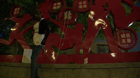 满月之夜 on Twitter 尝试过才发现仅靠灌肠袋悬挂的水压无法通过冲洗腔向膀胱内灌注液体 大概只能以后通过引流腔再试试了吧 不过