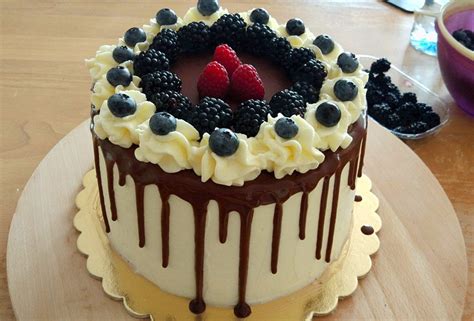 Jak zrobić tort w stylu drip cake Słodki Blog