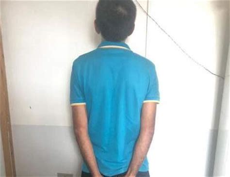 يعنّف زوجته وابنته القاصر ويهددهما بالقتل المعلومات تكشف هويته