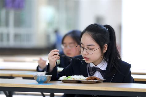 闵行中学校服图片闵中排名大山谷图库