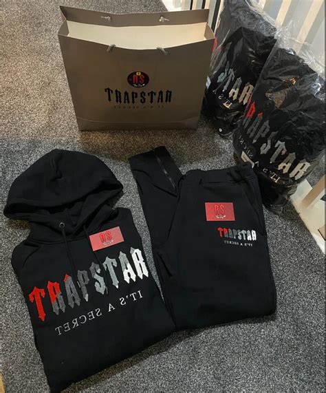 Tuta Con Cappuccio Decoded In Ciniglia Trapstar Nero Rosso Etsy Italia