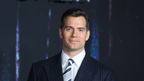 Henry Cavill ya no es el hombre más guapo del mundo y nombran a Kim